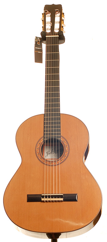 Ramirez R2 | guitarguitar