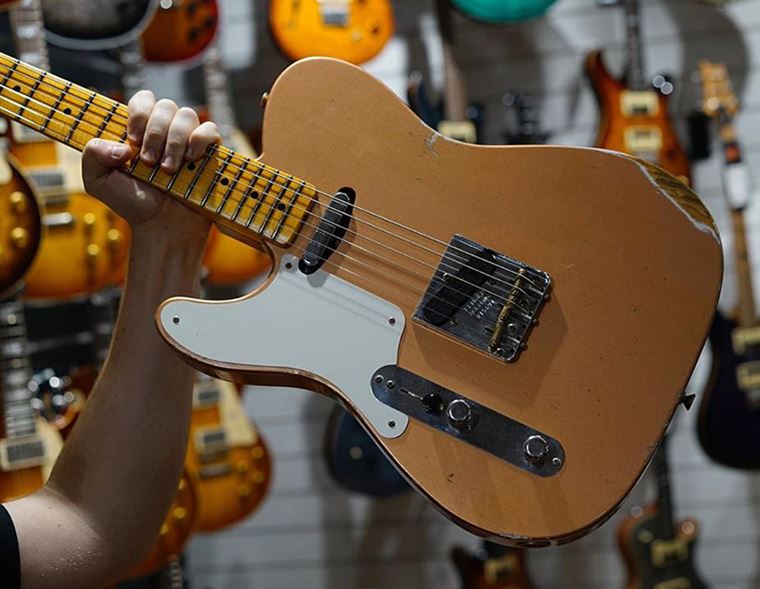 Lefty Week: Free Beginner Lessons for Lefties | guitarguitar