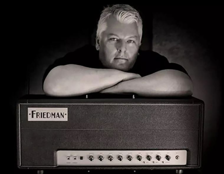 Bands Who Replaced Their Lead Singer…And Got Better! | guitarguitar