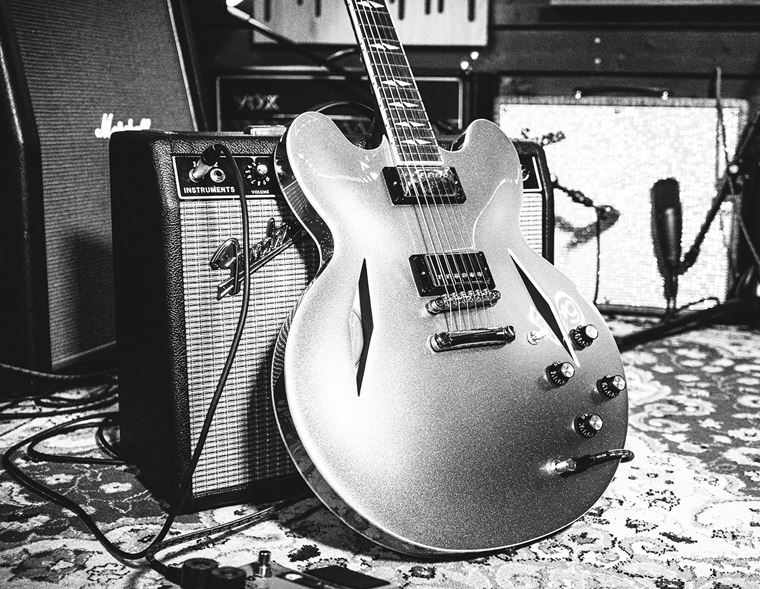 40 Gibson Players Through The Years | guitarguitar