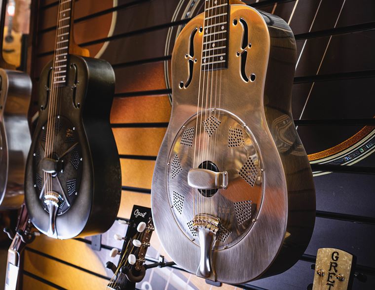 The Artists Who Are Saving Country Music | guitarguitar