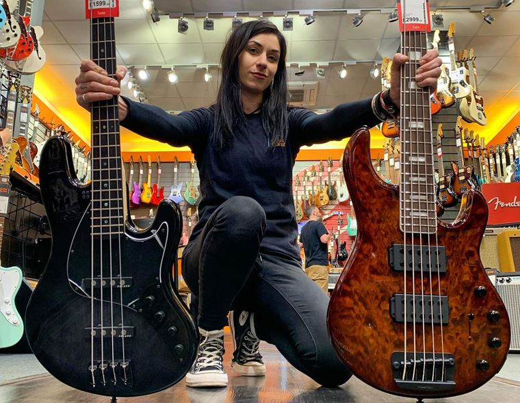 13 Influential Female Bass Players | guitarguitar