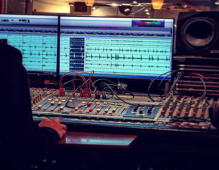 5 Iconic Albums Recorded at Hansa Studios in Berlin | guitarguitar