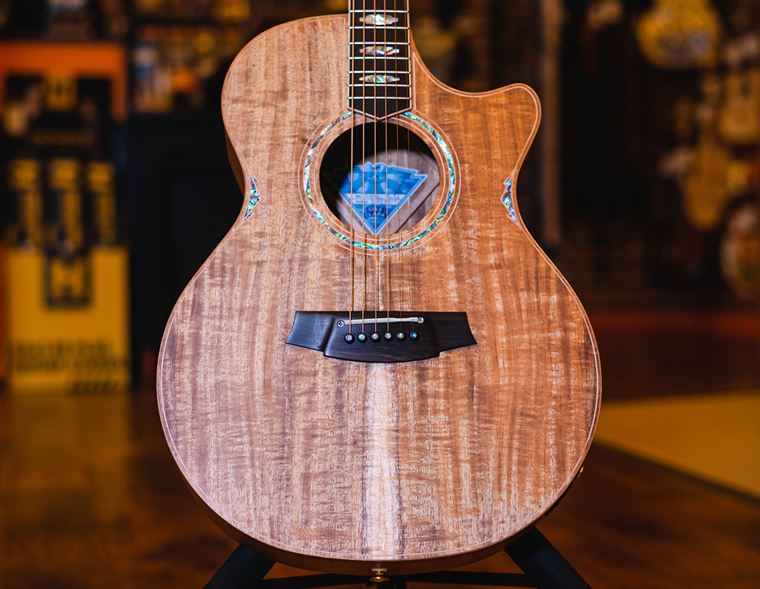 Cole Clark drop-in days with CEO Miles Jackson | guitarguitar