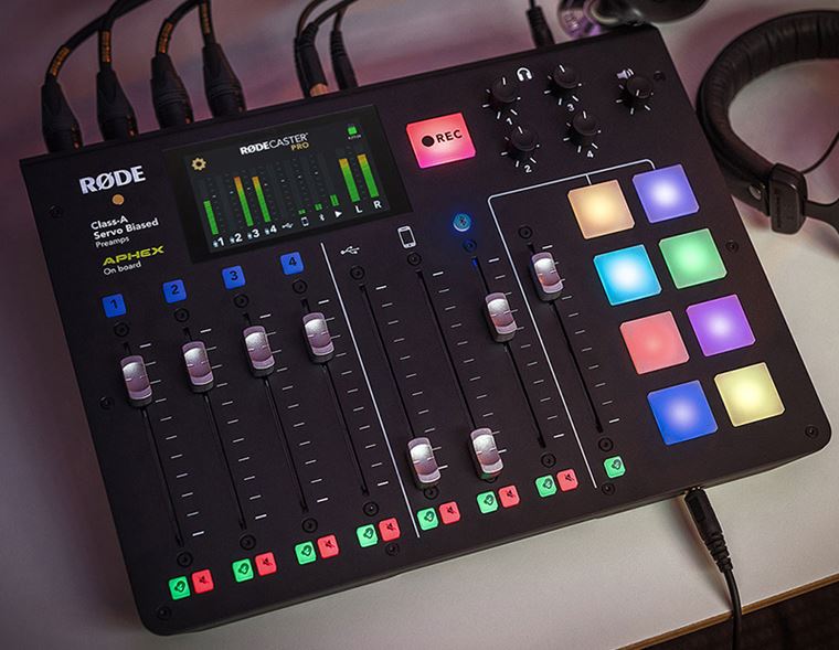 Guides: The Ultimate Podcasting Gear Guide | guitarguitar